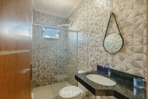 Apartamento Básico | Casa de banho | Um polibã