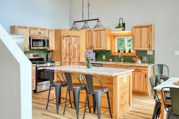 Hot Tub, Game Room & Views Near Downtown Gatlinburg Perfect Too By Avantstay - Gatlinburg, TN