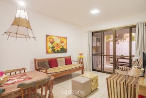 Apartamento básico | Área de estar | TV