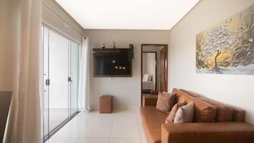 Apartamento Básico | Sala de estar | Televisor