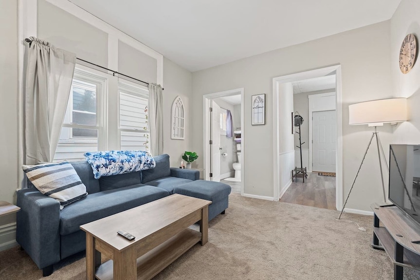 City Apartment Near Promenade Park Attractions - Fort Wayne Children's Zoo, Fort Wayne