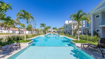 Villa Básica | Piscina | Piscina exterior