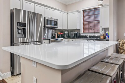 Inviting 5BR Villa in Reunion Resort