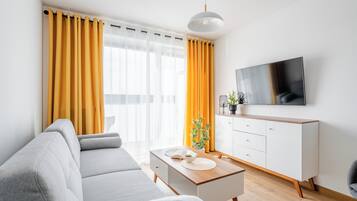 Apartamento, vista para o pátio, junto à praia | Secretária adequada para computadores portáteis