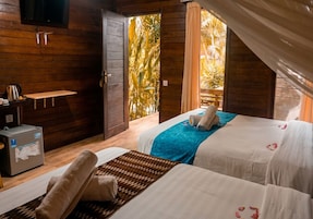 Quarto Familiar, 2 camas queen-size | Cofre no quarto, secretária 