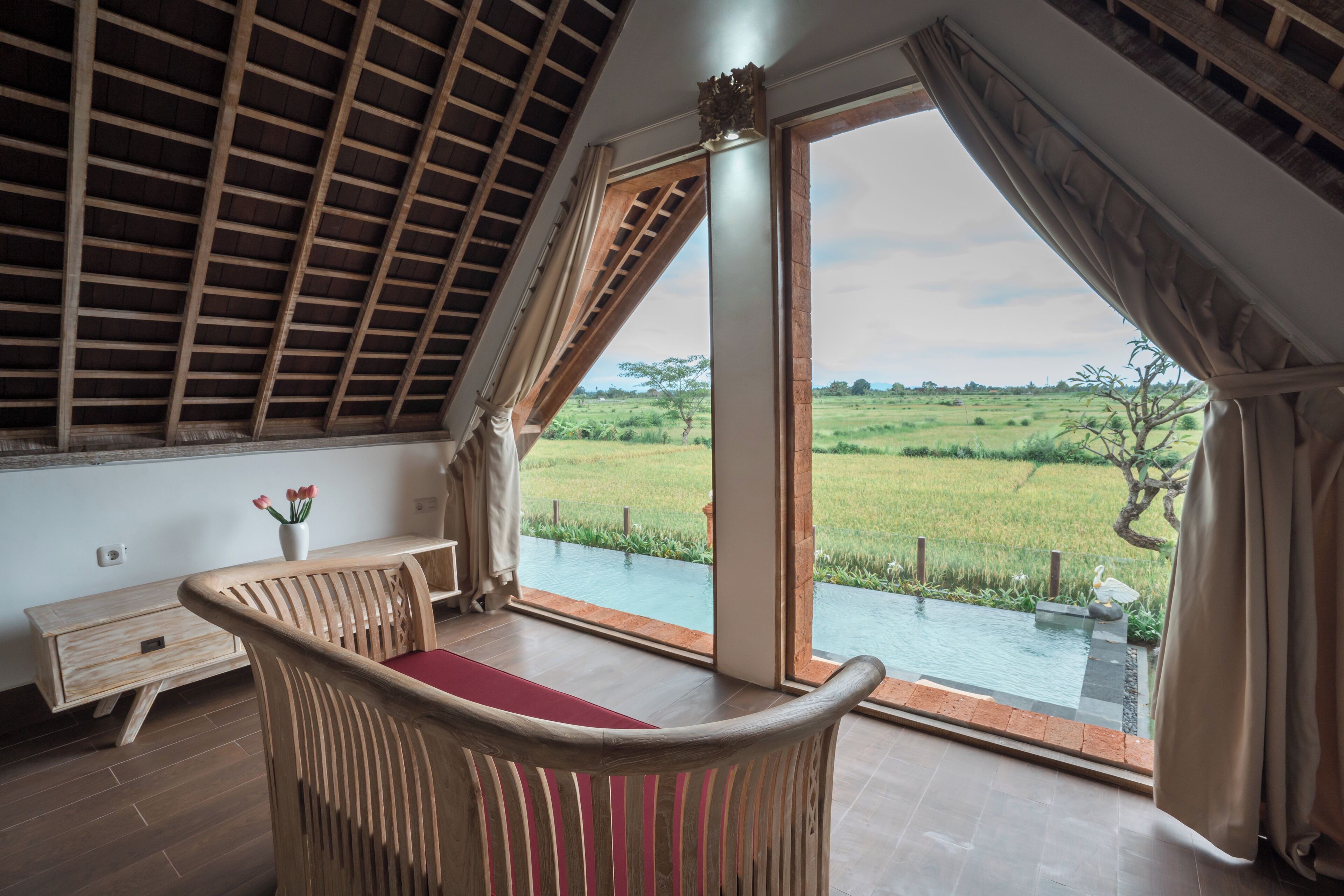 Deluxe Suite Room with Rice Field View | Cofre no quarto, roupa de cama fornecida 