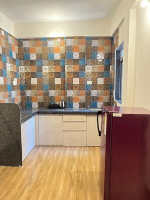 Quarto Duplo Económico, 1 cama queen-size | Cozinha privada