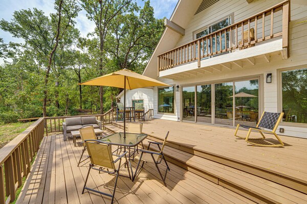 Private Dock: Waterfront Cedar Creek Lake Home - Log Cabin, TX