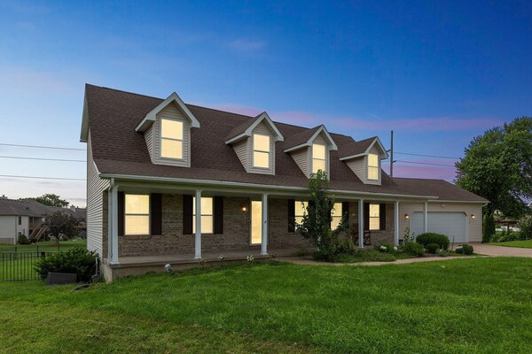 Oglesby Vacation Home 6 Bedroom Home - Standard, IL