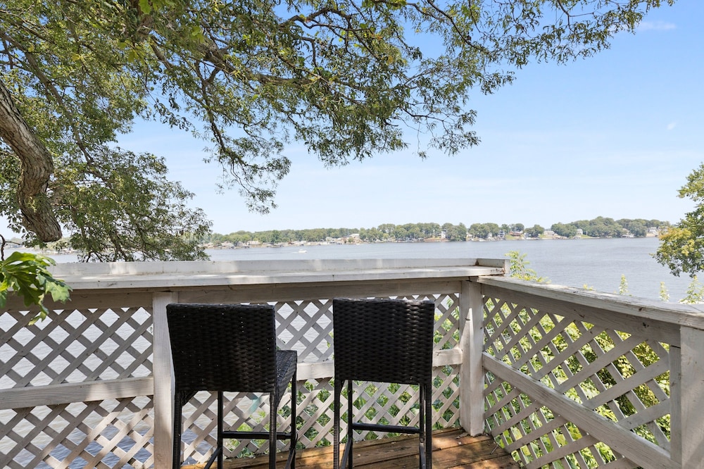 Dave's Last Resort Lakeside - Long Stay Discount - Cozy Cabin 6 1 Bedroom Hotel Room - Indiana