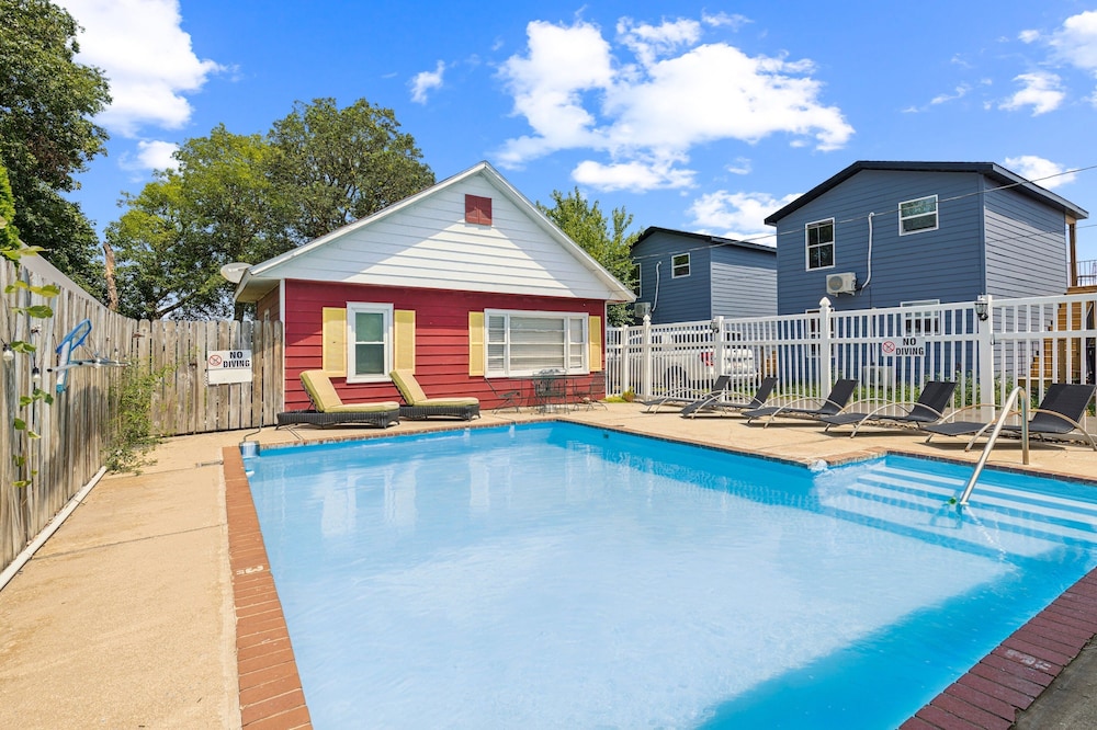 Dave's Last Resort Lakeside - Long Stay Discount - Comfy Cabin 5 1 Bedroom Hotel Room - Indiana (State)