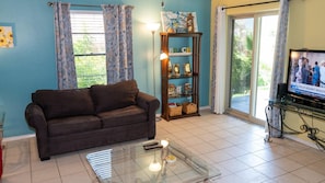 Condo, 2 quartos | Área de estar