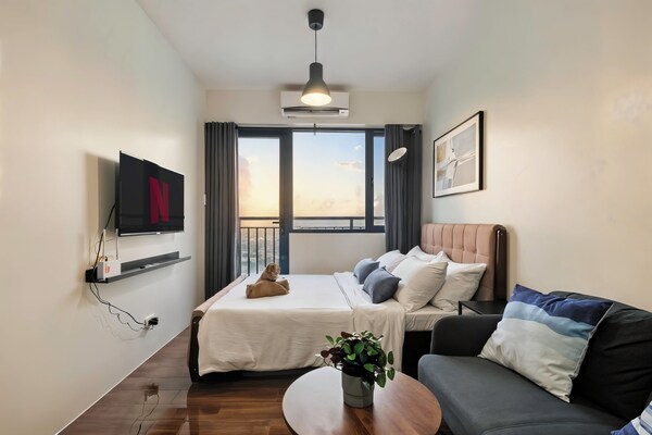 Room-sleek Studio With City Views On The - Manila