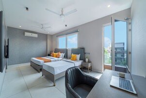 Estúdio família, para fumantes, vista para o jardim | Roupas de cama premium, frigobar, cofres nos quartos