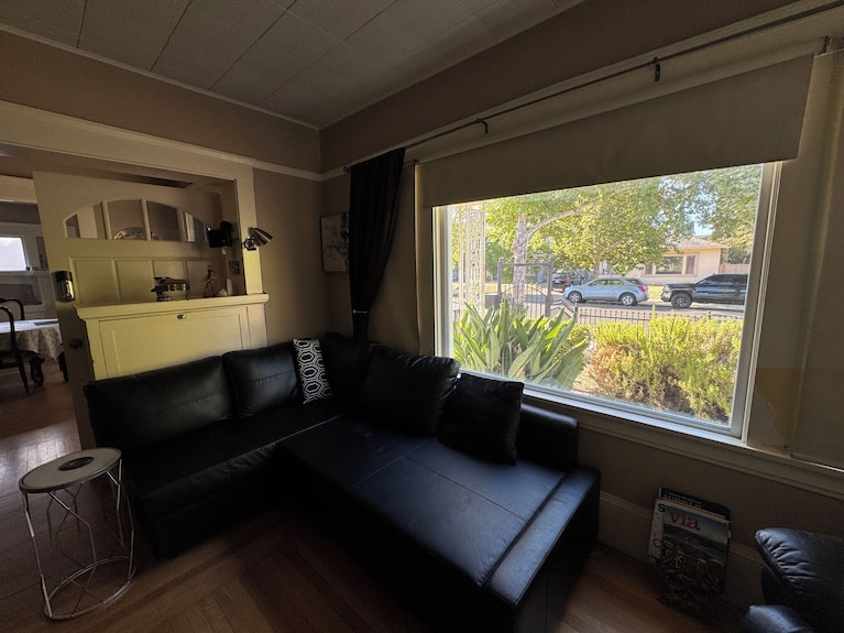Modern Vintage Charm 2-bedroom House In Wonderful Stockton With Ac - Stockton, CA