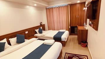 Quarto Duplo ou Twin Deluxe, varanda, vista para a montanha | Roupa de alta qualidade, camas de colchão Select Comfort