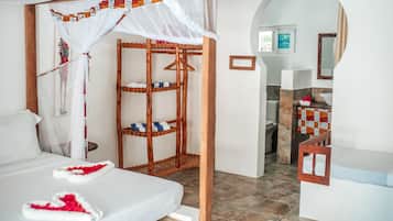 Quarto Familiar, vista parcial para o oceano | Cofre no quarto, secretária, Wi-fi grátis