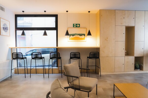 Urban Cube Hostel Granada - Granada