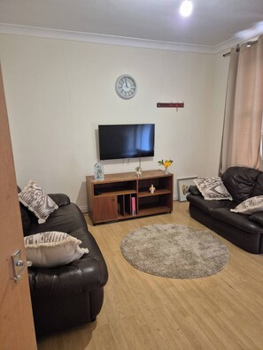 Casa, 4 quartos, vista para a cidade | Sala de estar