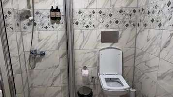 Artigos de higiene pessoal grátis, um secador de cabelo