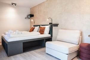 Cofre no quarto, cortinas/cortinados opacos, quartos insonorizados