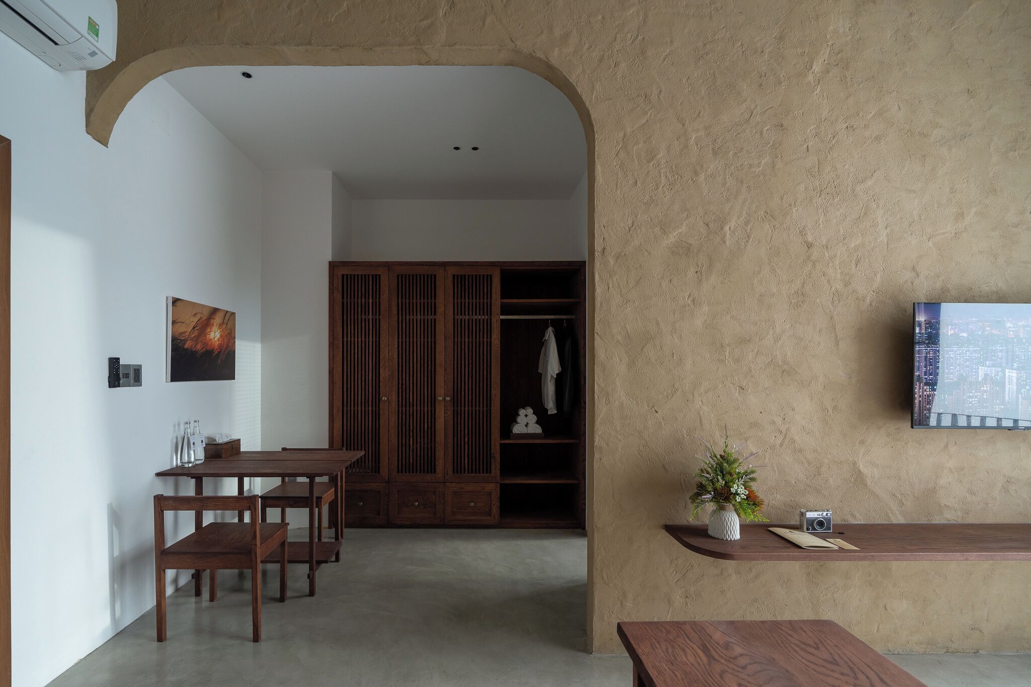 Quarto Executivo, 1 cama king-size, banheira | Camas de colchão viscoelástico, minibar, cofre no quarto 