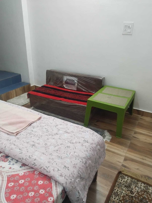 Secretária, camas desdobráveis, Wi-fi grátis, roupa de cama fornecida