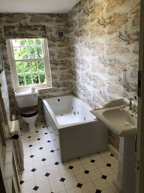 Casa, fumadores | 8 quartos, secretária 