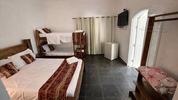 Quarto conforto, vista para a piscina | Cortinas blackout