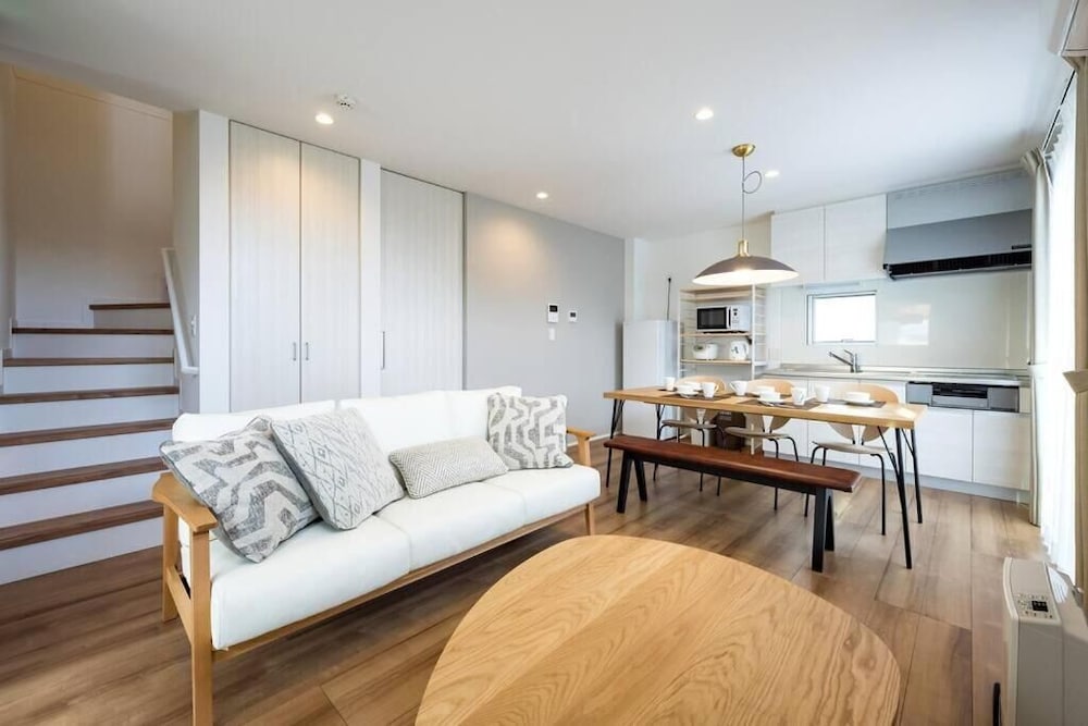 Ailehouse1 - Takasaki