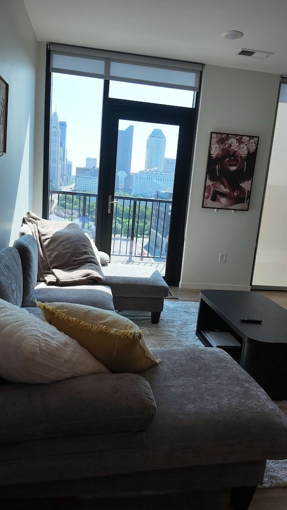 Luxury 1 Bedroom Skyline Suite Downtown Columbus With The City View - Columbus, OH