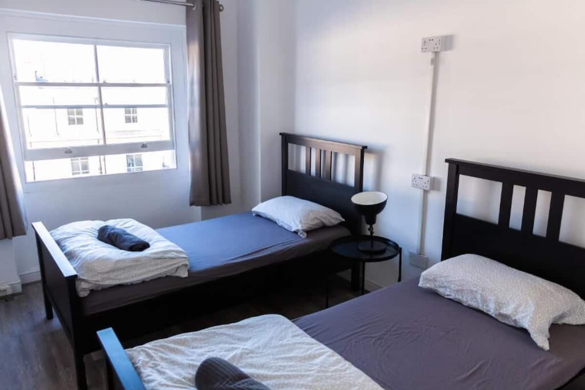 Quarto Twin Standard | Wi-fi grátis, roupa de cama fornecida