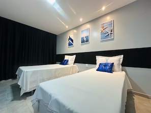 Apartamento Clássico, casa de banho privativa, vista para a praia | Secretária, secretária adequada para computadores portáteis