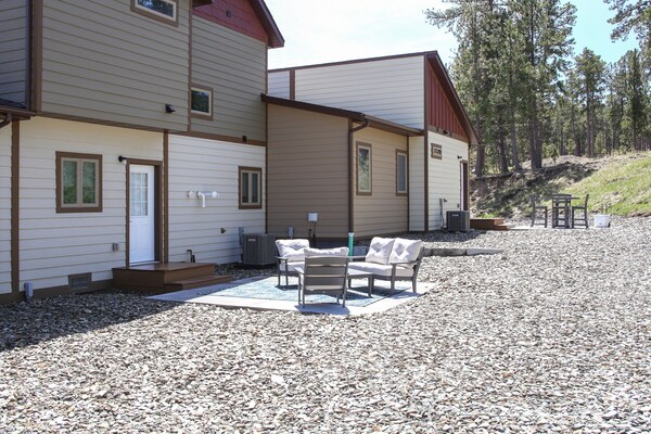 Serene Retreat King Bed At Rockerville Gold Town - Hermosa, SD