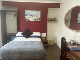 Quarto Clássico com Cama de Casal | Secretária, secretária adequada para computadores portáteis 