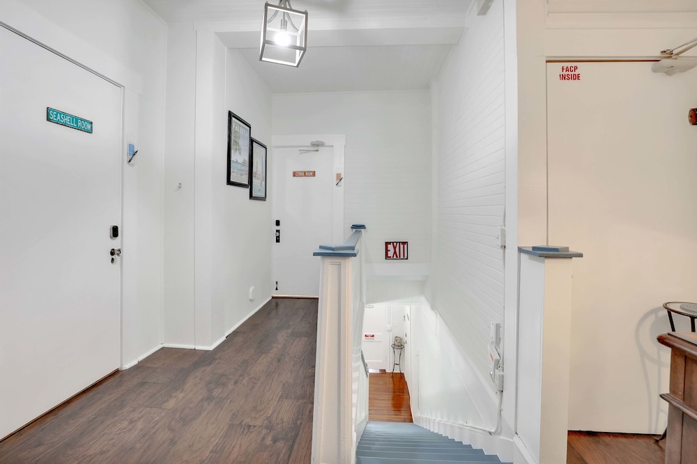 Hibiscus House Bed Breakfast Inn Turtle Room Bed-ada - Fort Myers, FL