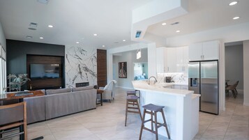 Casa | 4 quartos, acesso à internet de alta velocidade