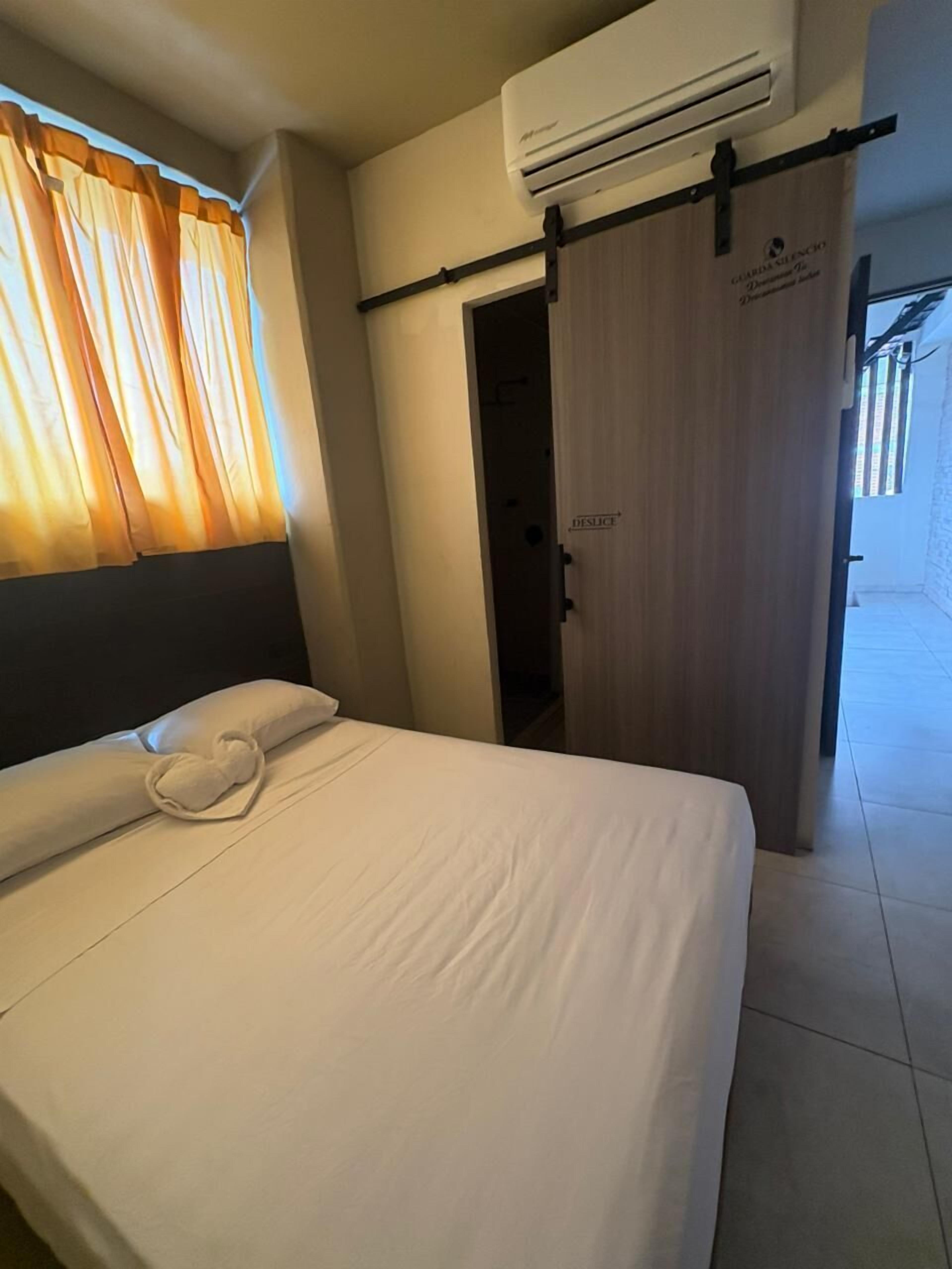 Quarto solteiro básico | Wi-Fi de cortesia