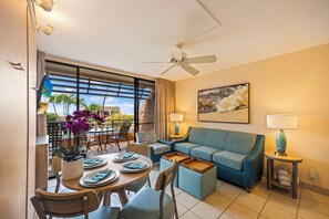 Condo clássico, 1 quarto, varanda coberta, vista para o oceano | Área de estar | TV LCD 36 polegadas com canais a cabo