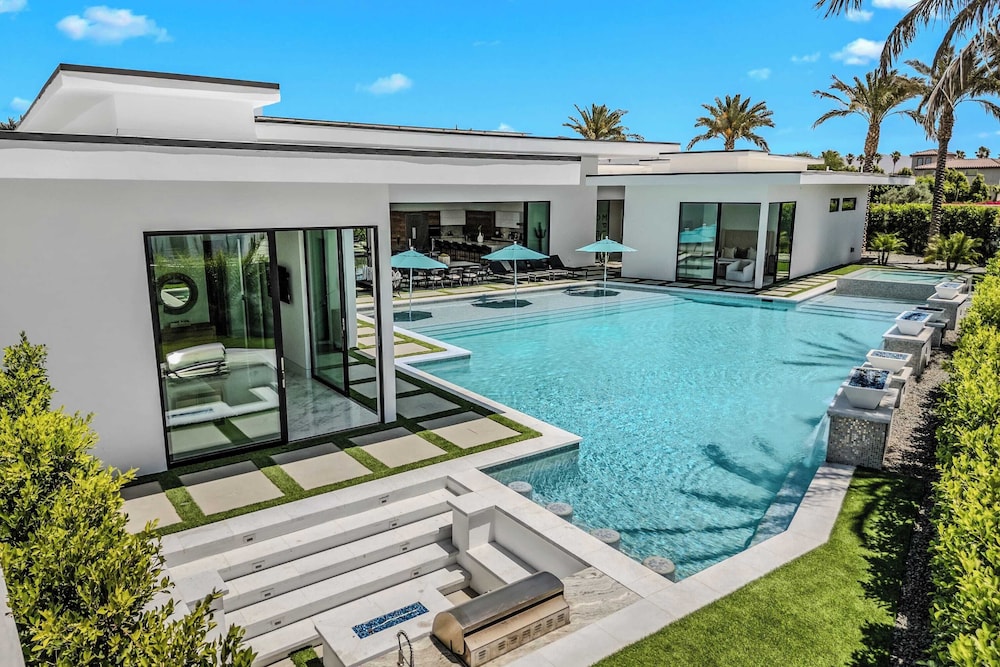 Sleeps 54 3 Luxury Villas W/ Pool + Spa, Pickleball Bravo By Avantstay - La Quinta, CA