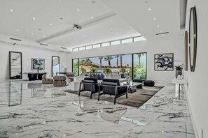 Casa (Multiple Bedrooms) | Interior