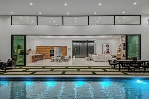 Casa (Multiple Bedrooms) | Interior
