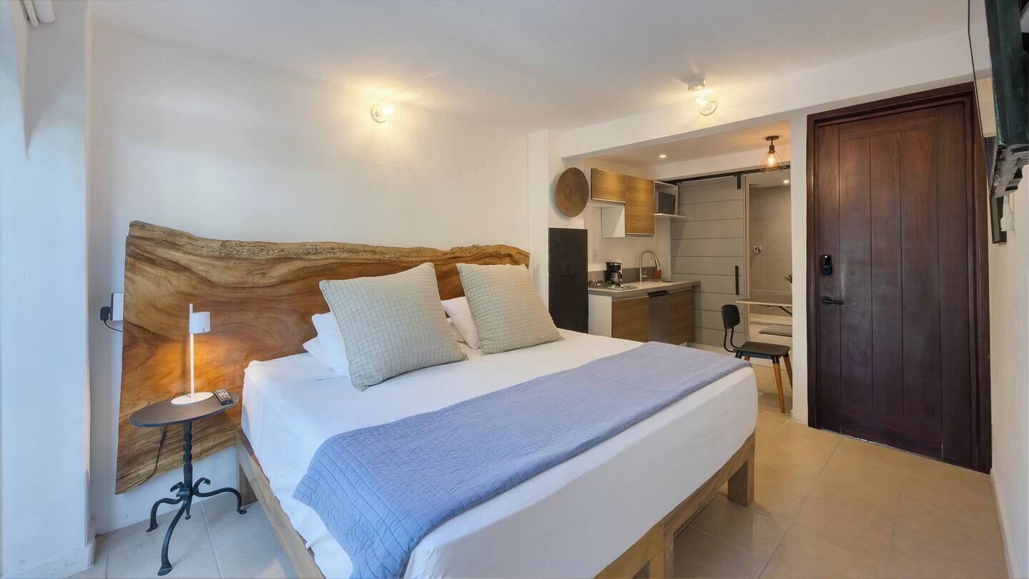 Estúdio luxo, sacada | Cofres nos quartos, quartos à prova de som