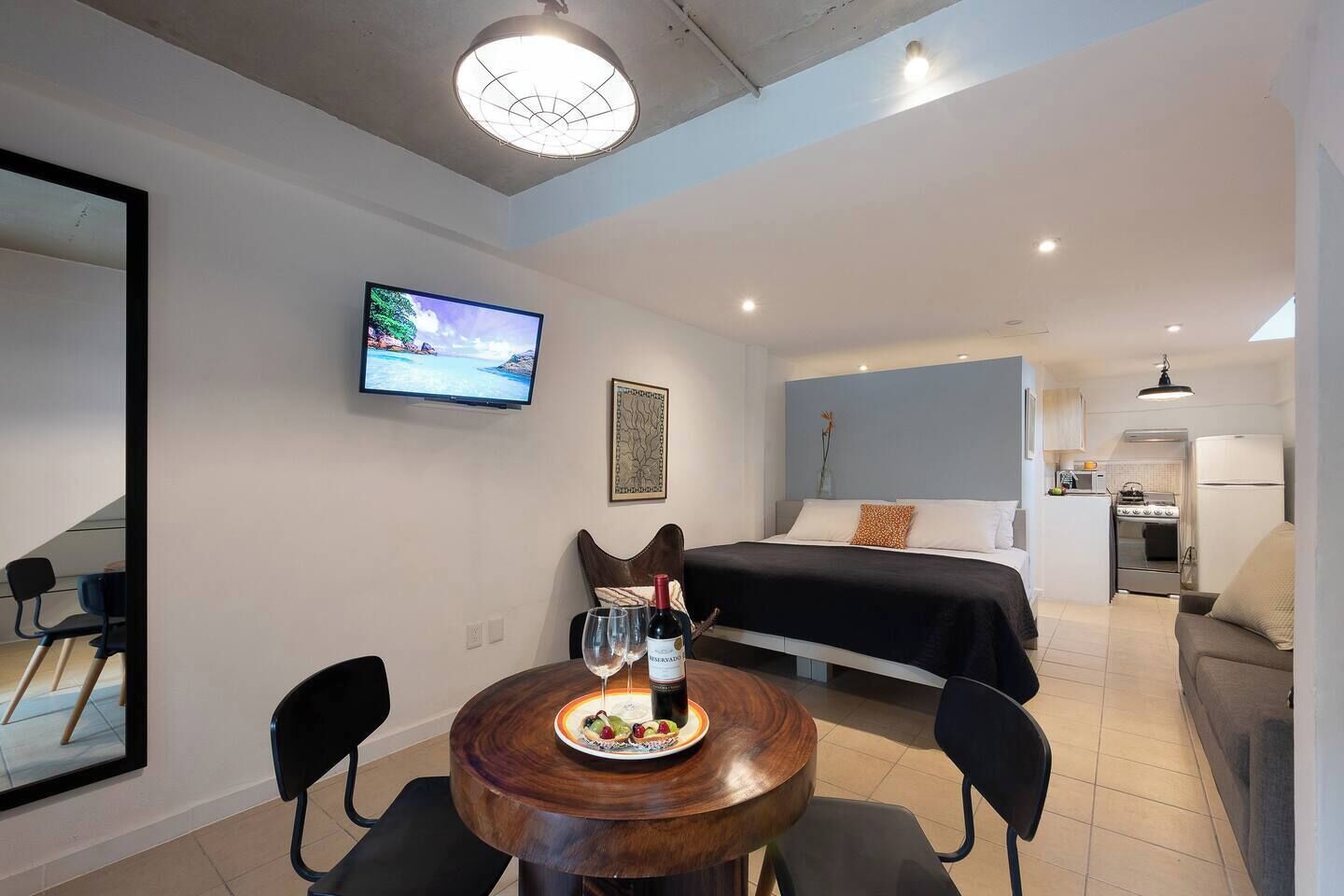 Estúdio, no piso térreo | Cofres nos quartos, quartos à prova de som