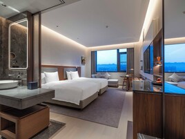 Quarto Duplo Standard, Vista para a cidade | Cortinas/cortinados opacos, ferro/tábua de engomar, Wi-fi grátis 