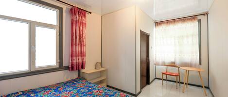 Quarto Quádruplo Clássico | Com decoração personalizada, com mobília individualizada