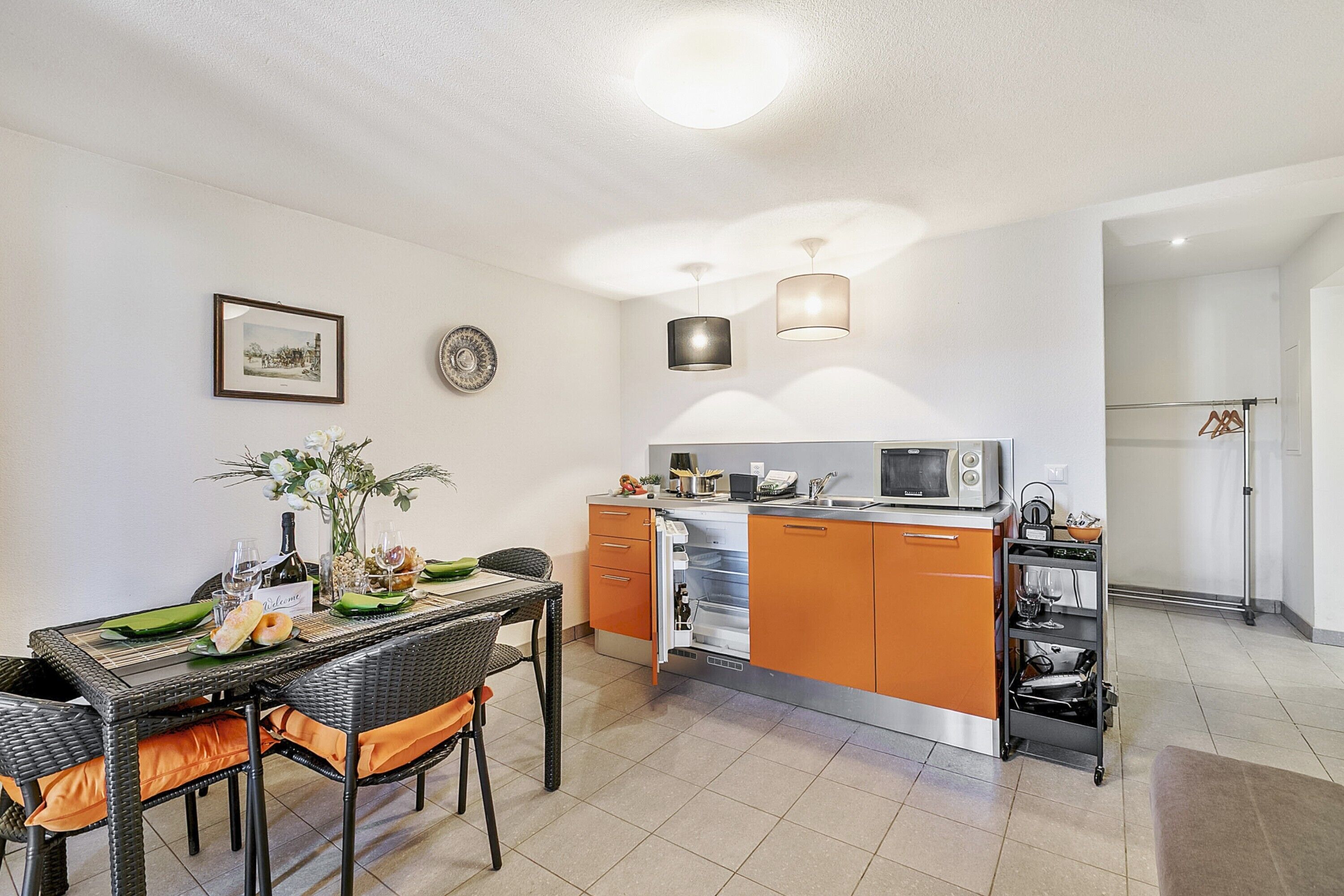 Apartamento Familiar, vários quartos, junto à montanha (Oasis Panoramic 1BR with shared pool) | Restaurantes