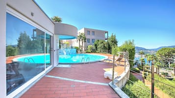 Piscina exterior sazonal