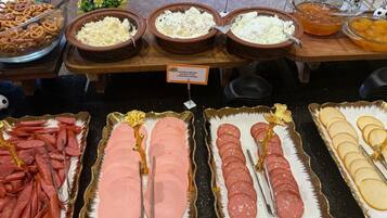 Pequeno-almoço tipo buffet diário incluído