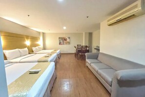 Deluxe Family Room | Secretária, Wi-fi grátis, roupa de cama fornecida